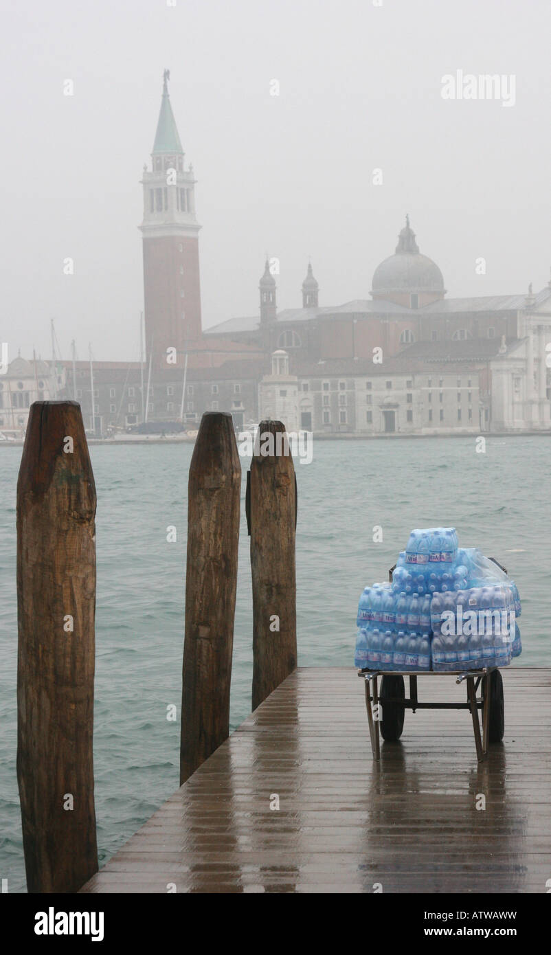 Water everywhere hi-res stock photography and images - Alamy