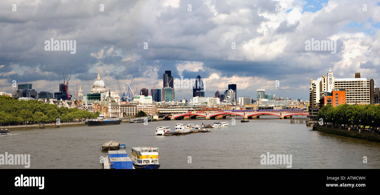 Thames land marks hi-res stock photography and images - Alamy