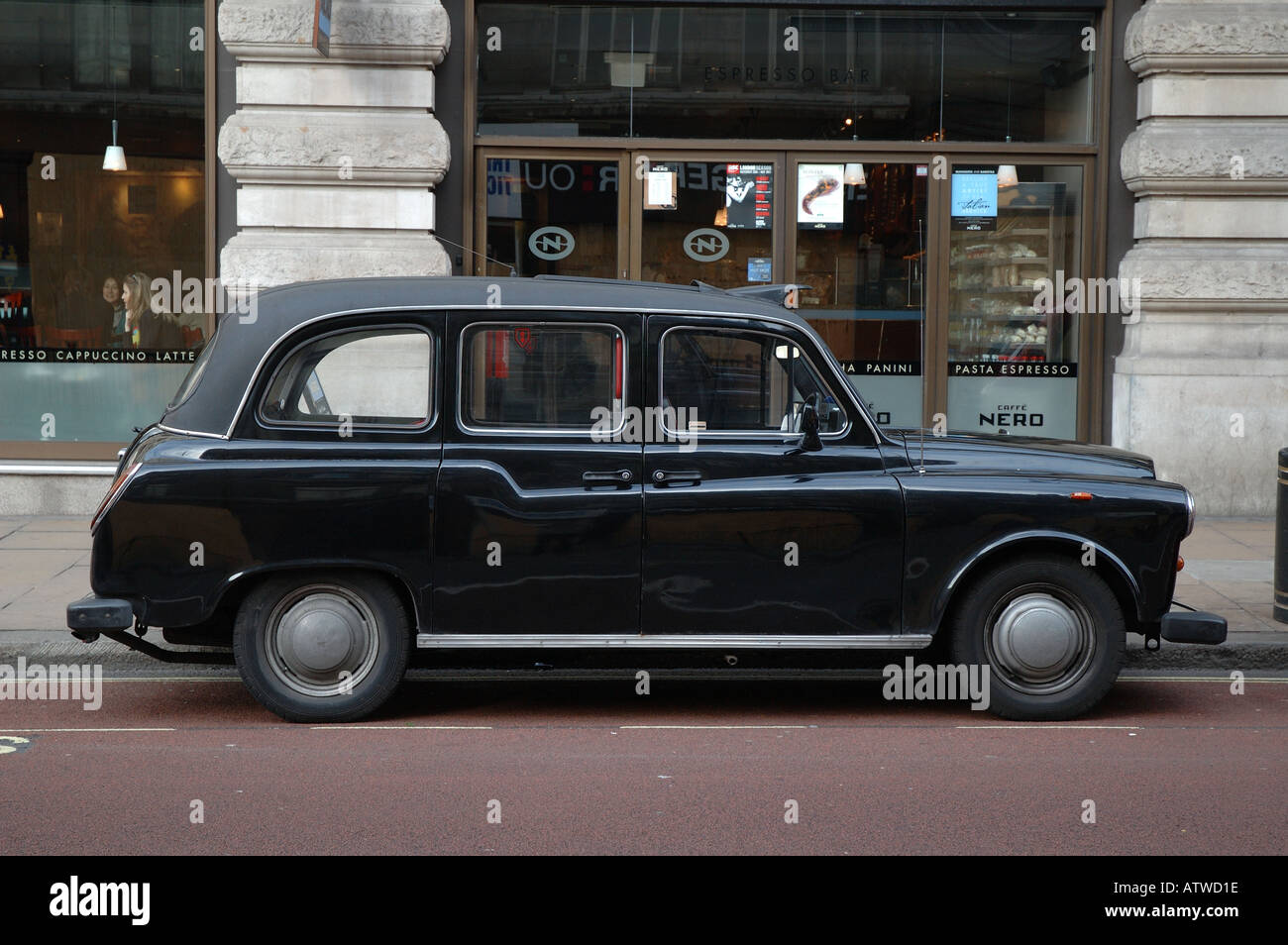 London Black Cab Stock Photo - Alamy