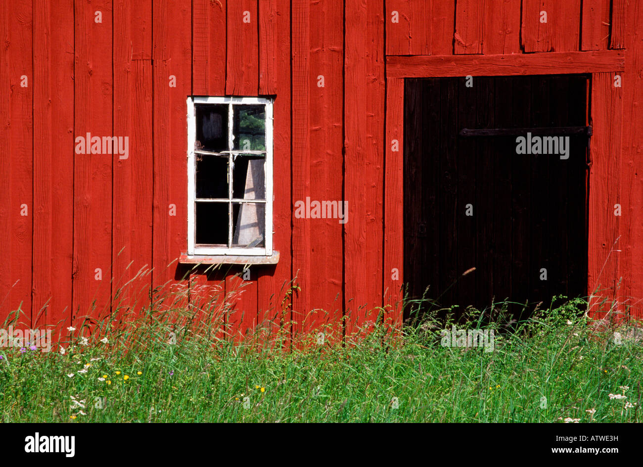 Red and black barn Stock Photo - Alamy