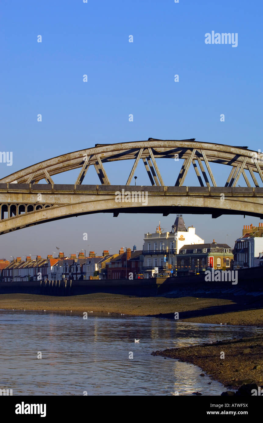 Barnes bridge london hi-res stock photography and images - Alamy