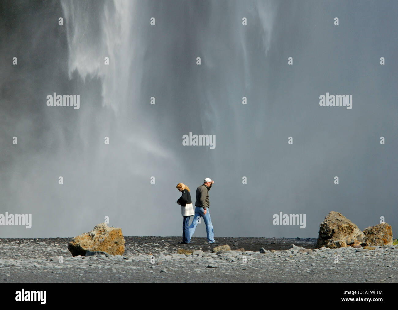 Couple waterfall under hi-res stock photography and images - Alamy