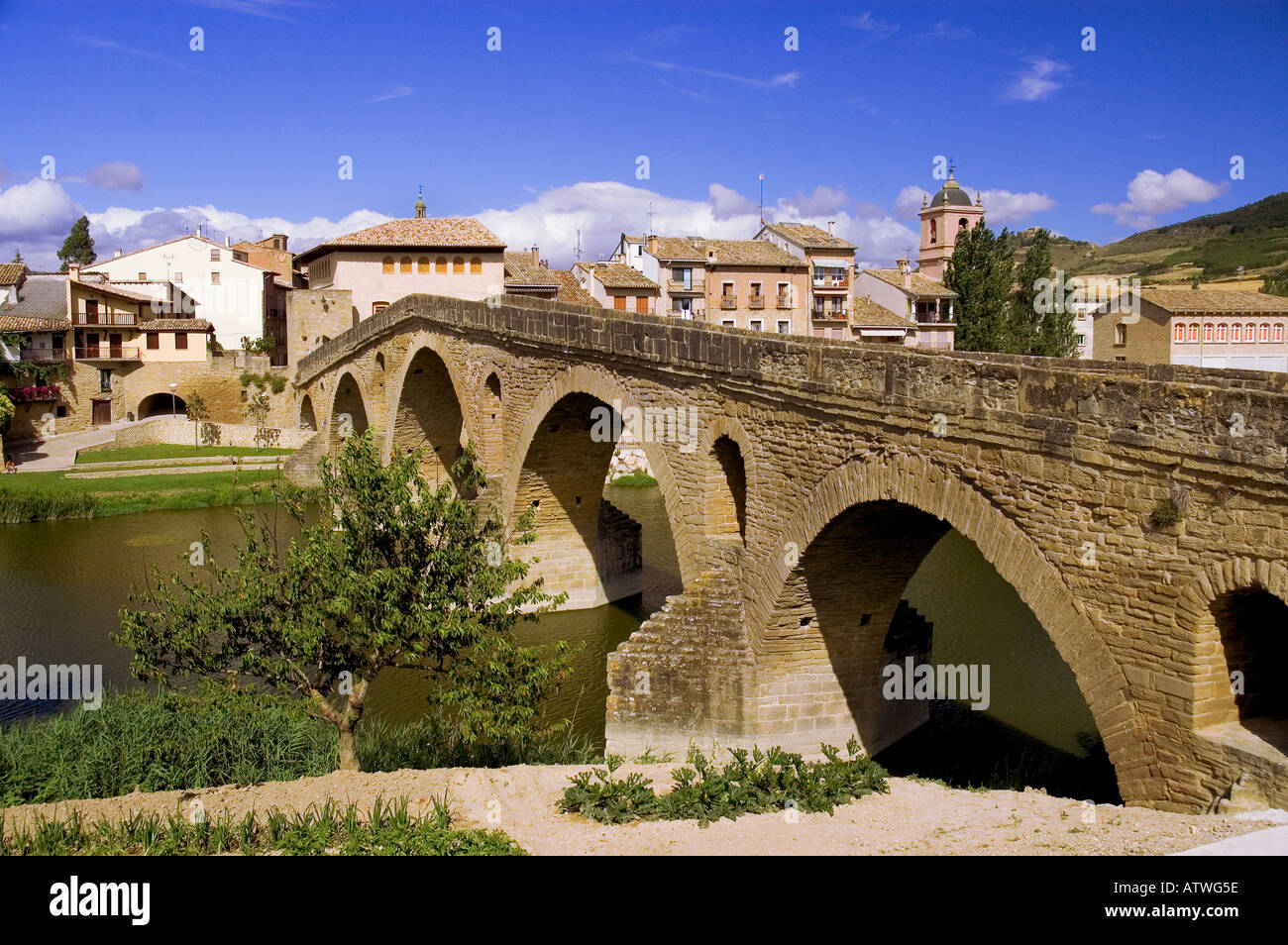 The bridge over the Rio Arga, at Puente la Reina which is on the Camino ...