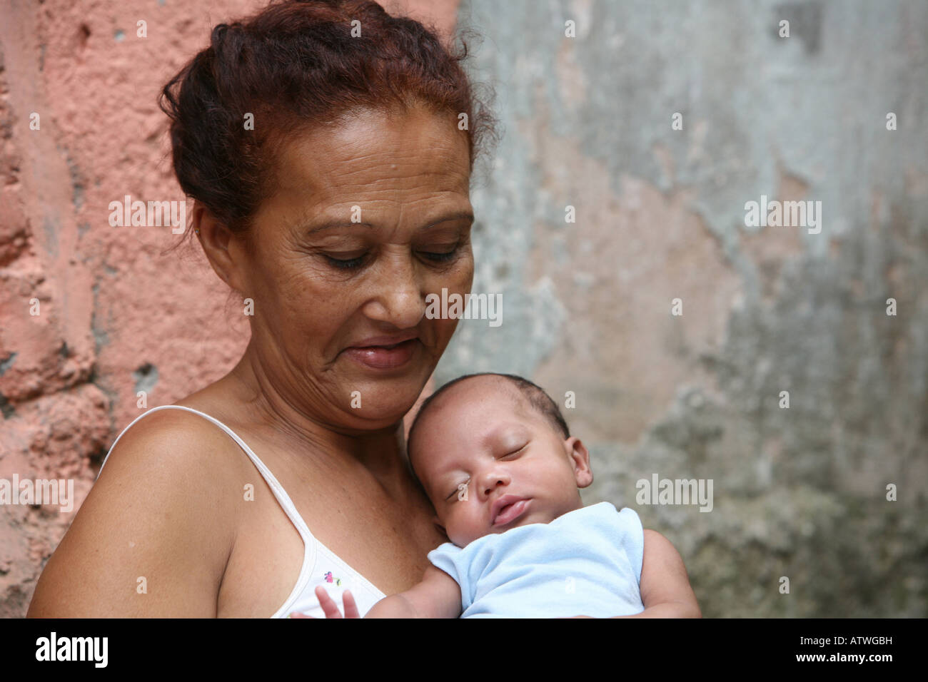 Mother child brazilian favela hi-res stock photography and images - Alamy