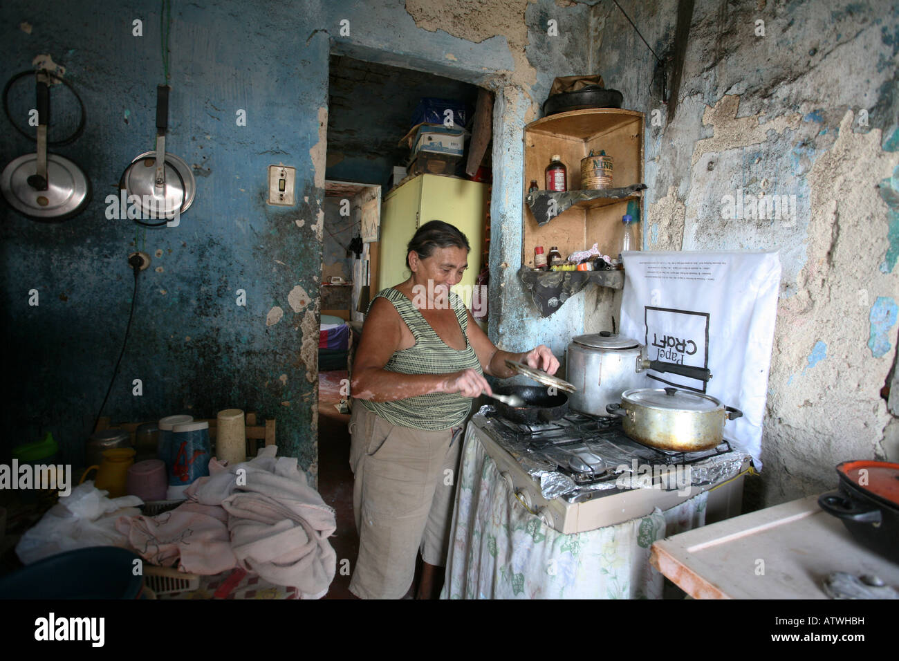 Derelict kitchen hi-res stock photography and images - Alamy