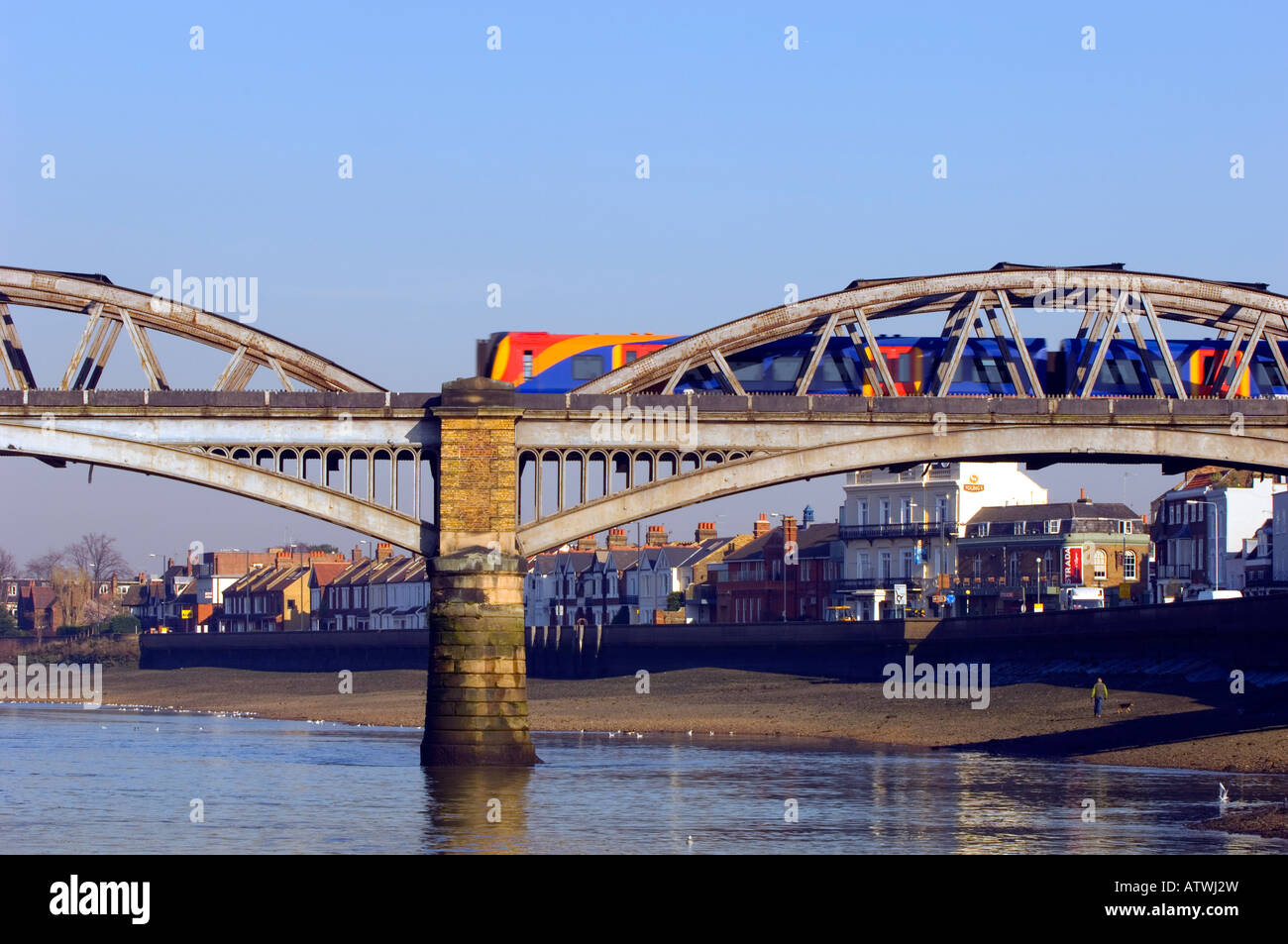 Barnes Bridge over River Thames Barnes SW13 London United Kingdom Stock ...