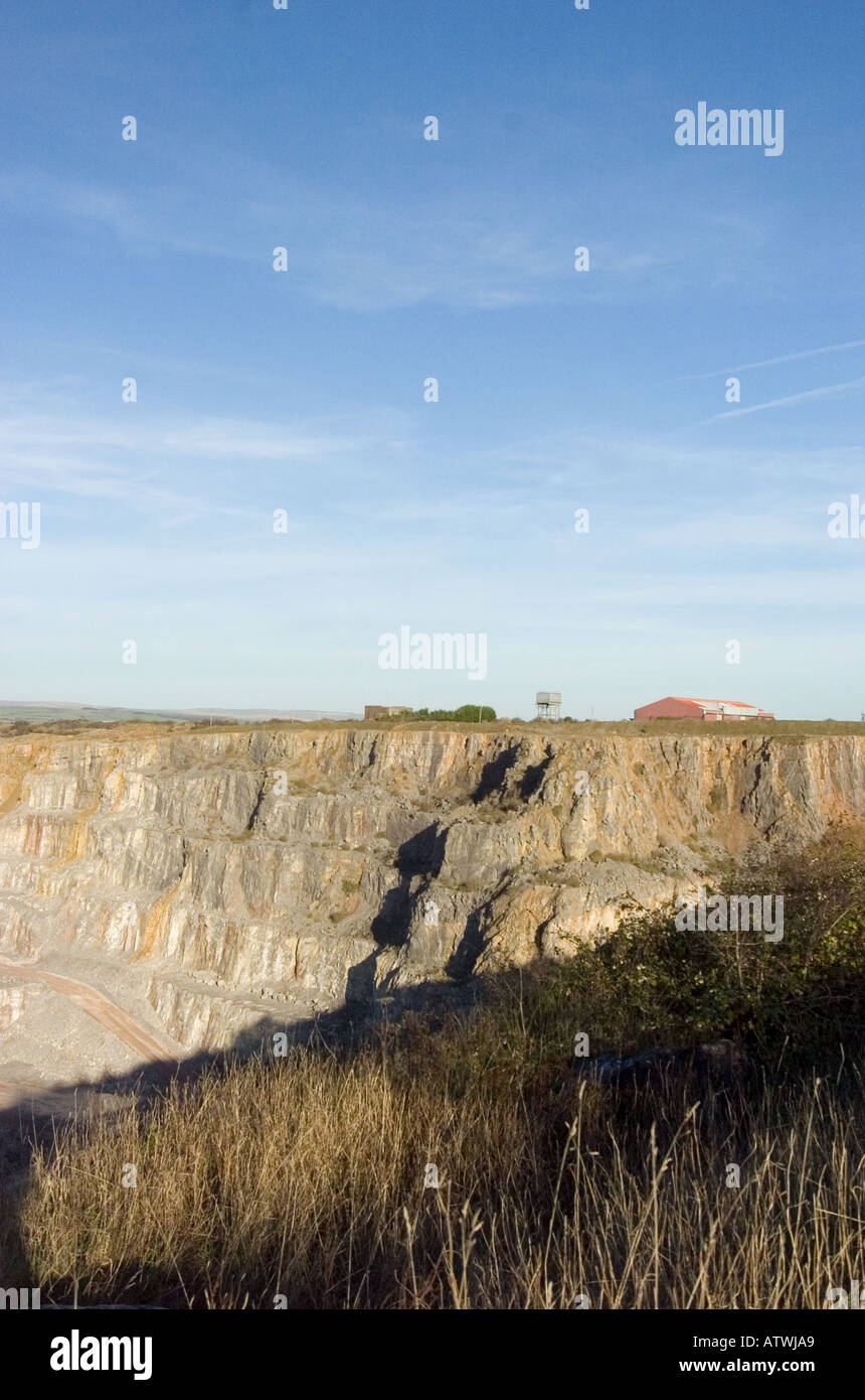 Explosion quarry limestone hi-res stock photography and images - Alamy