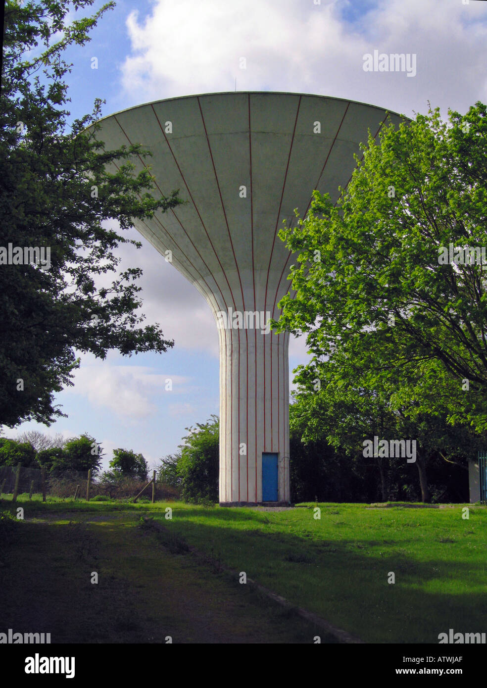 Tapered concrete tower hi-res stock photography and images - Alamy