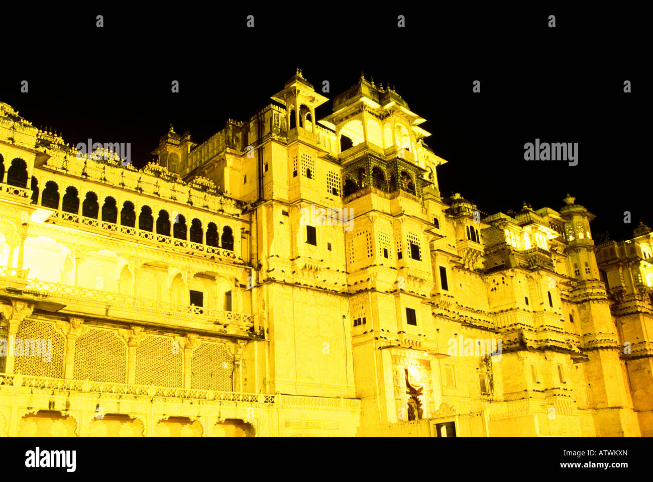 Udaipur city palace night hi-res stock photography and images - Alamy