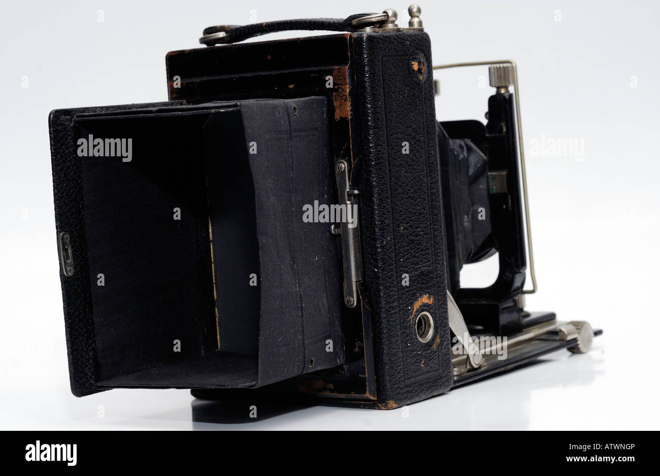 Antique view camera leather bellows hi-res stock photography and images ...