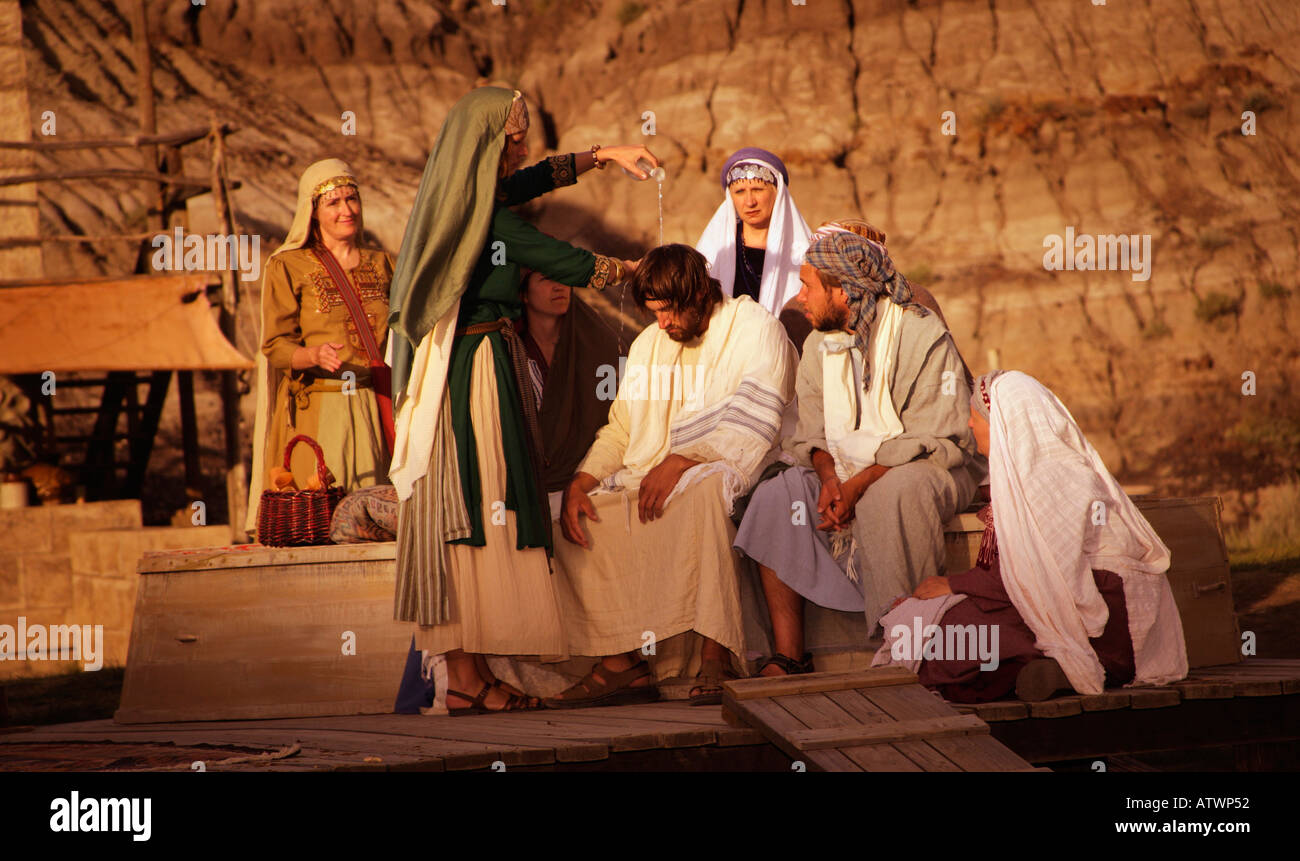 Anointing jesus woman hi-res stock photography and images - Alamy