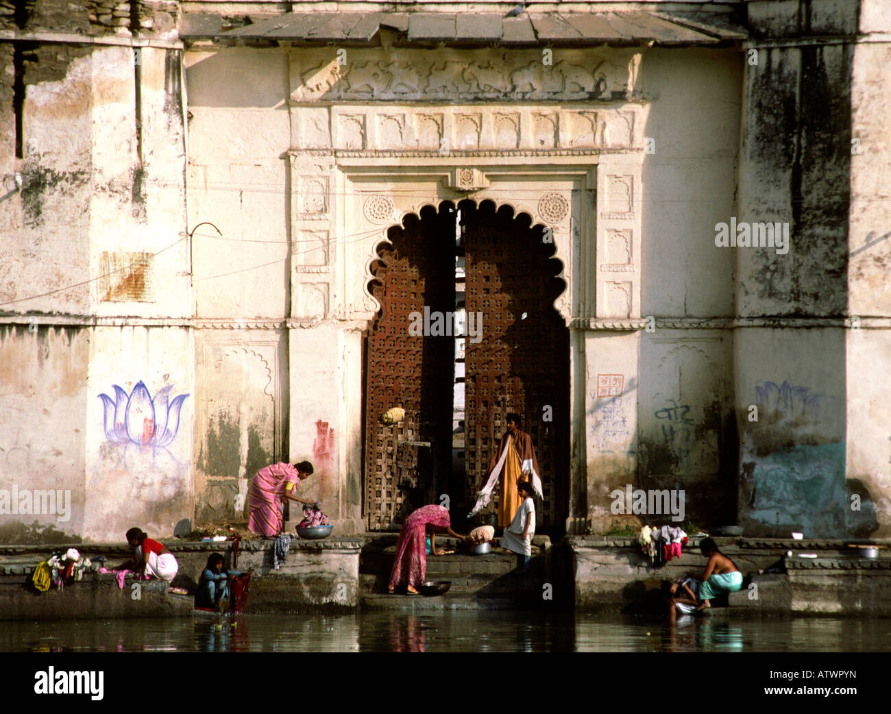 Indian women bathing washing clothes hi-res stock photography and ...
