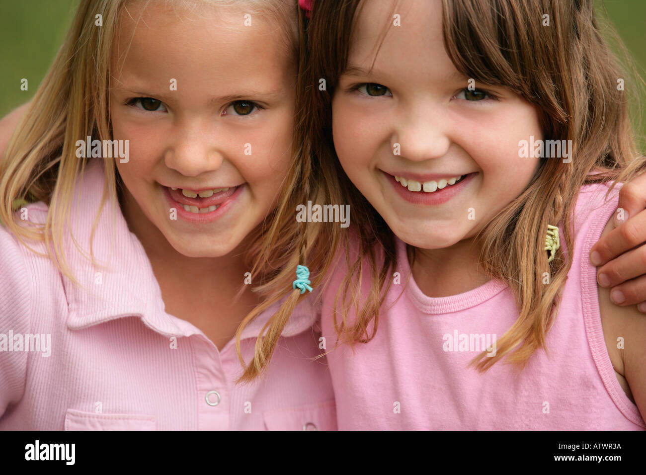 Girls female kids children sibling hi-res stock photography and images ...