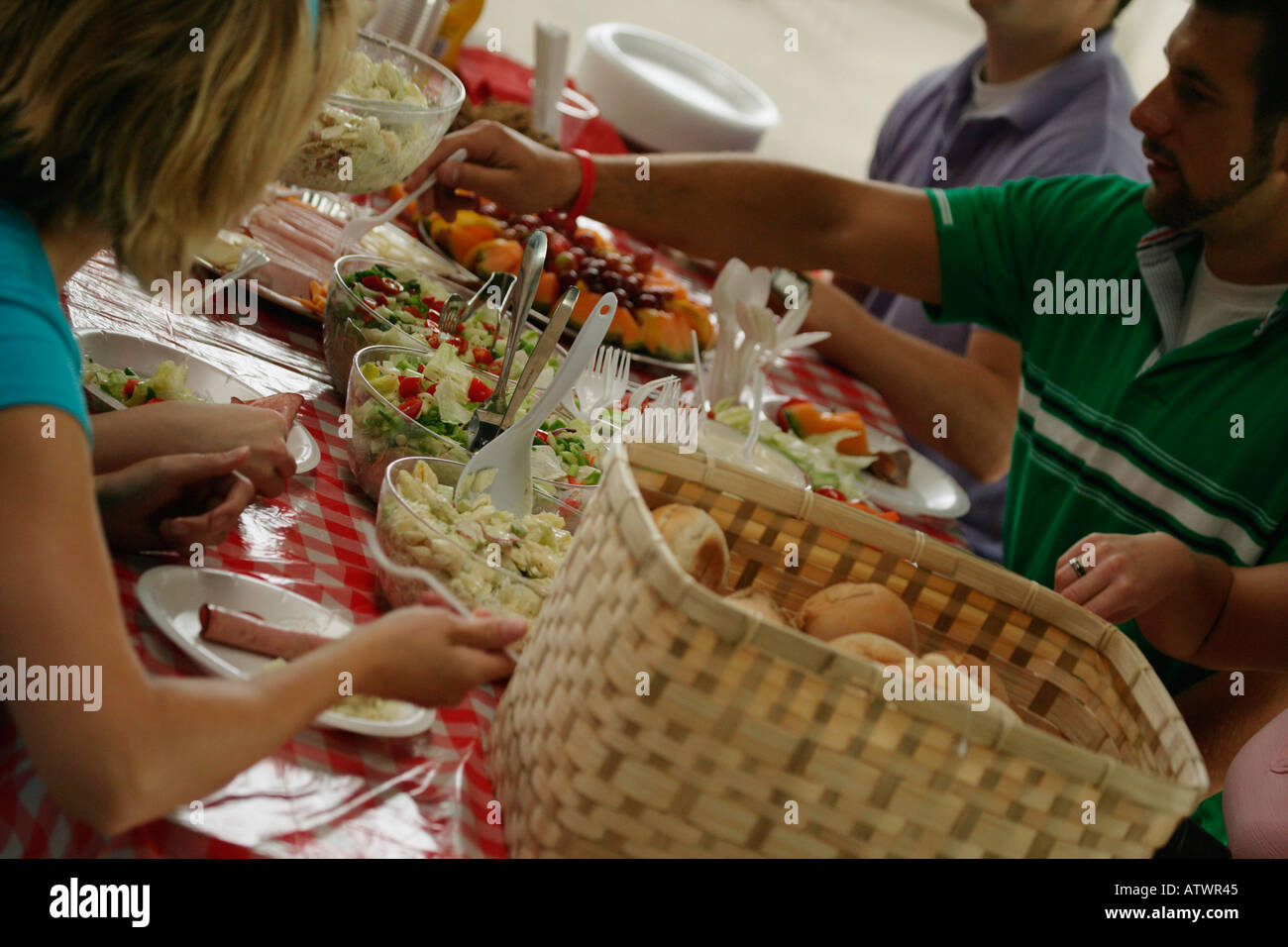 Group potluck dinner outdoor hi-res stock photography and images - Alamy
