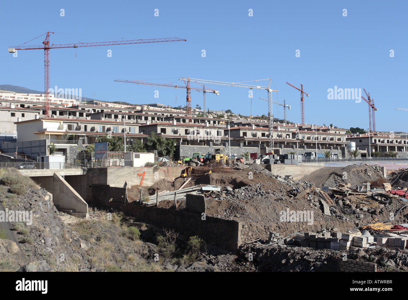 Homes construction cranes in hi-res stock photography and images - Alamy