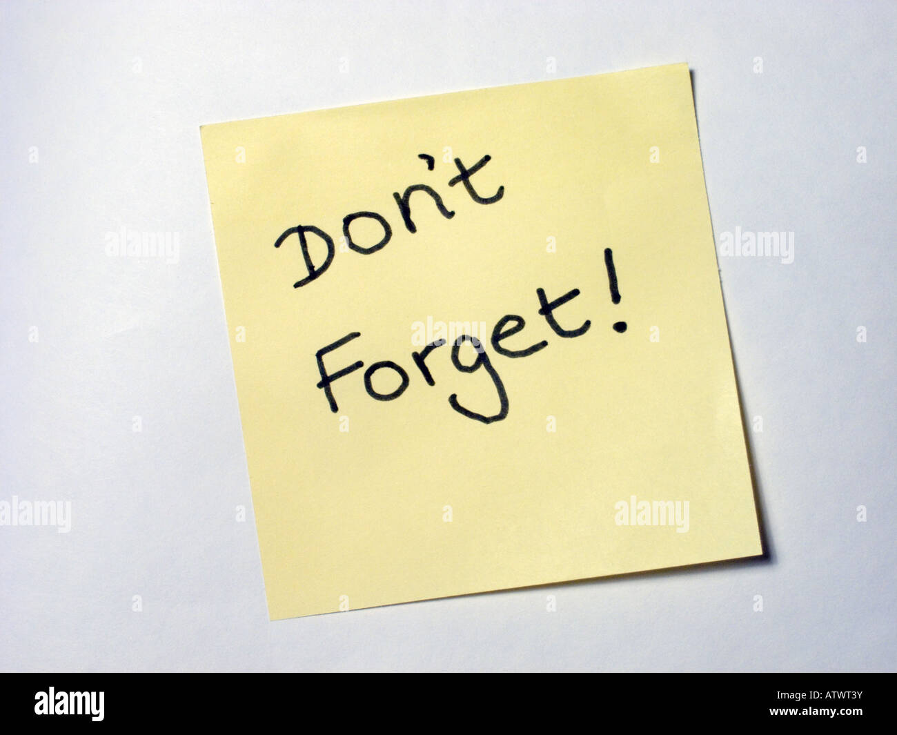 Don't Forget reminder note Stock Photo - Alamy