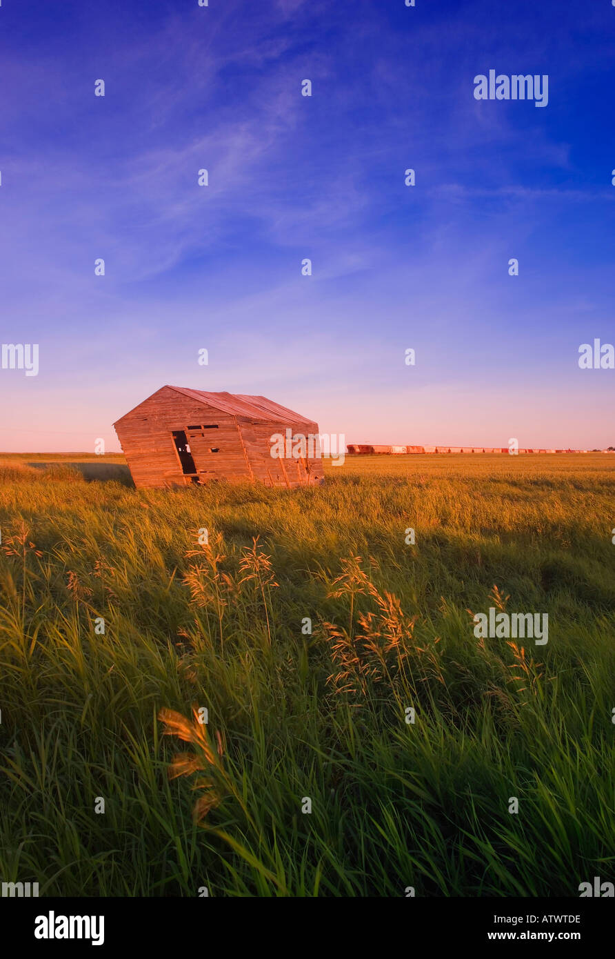 Abandoned farm house off hi-res stock photography and images - Alamy