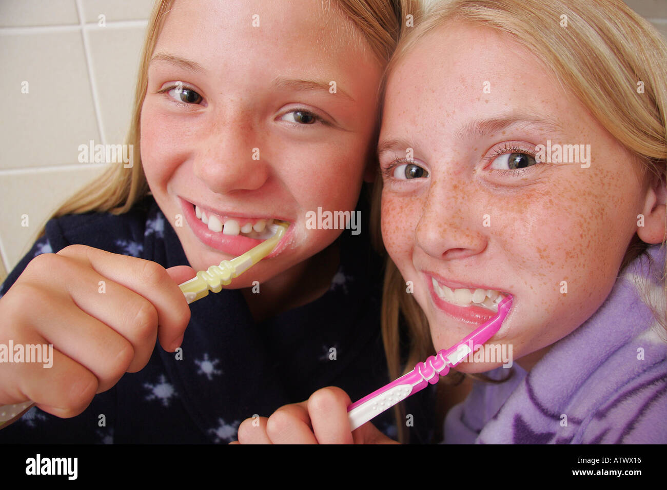 Young sisters brushing teeth hi-res stock photography and images - Alamy