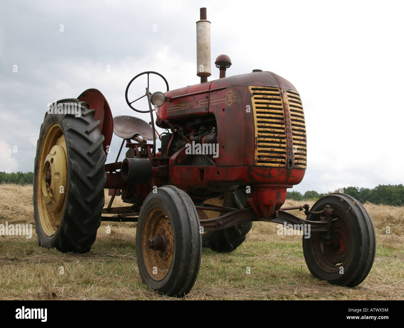 Vintage tractor field hi-res stock photography and images - Alamy