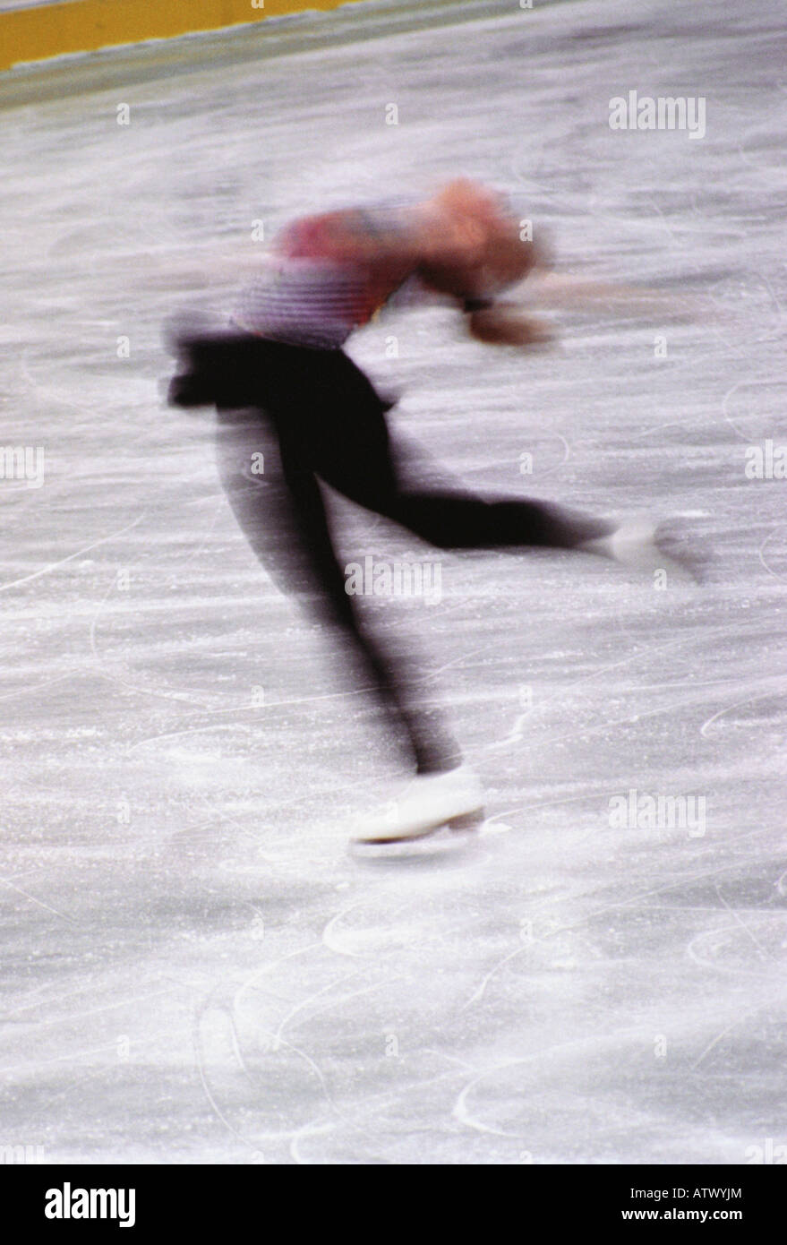 Female ice skater hi-res stock photography and images - Alamy