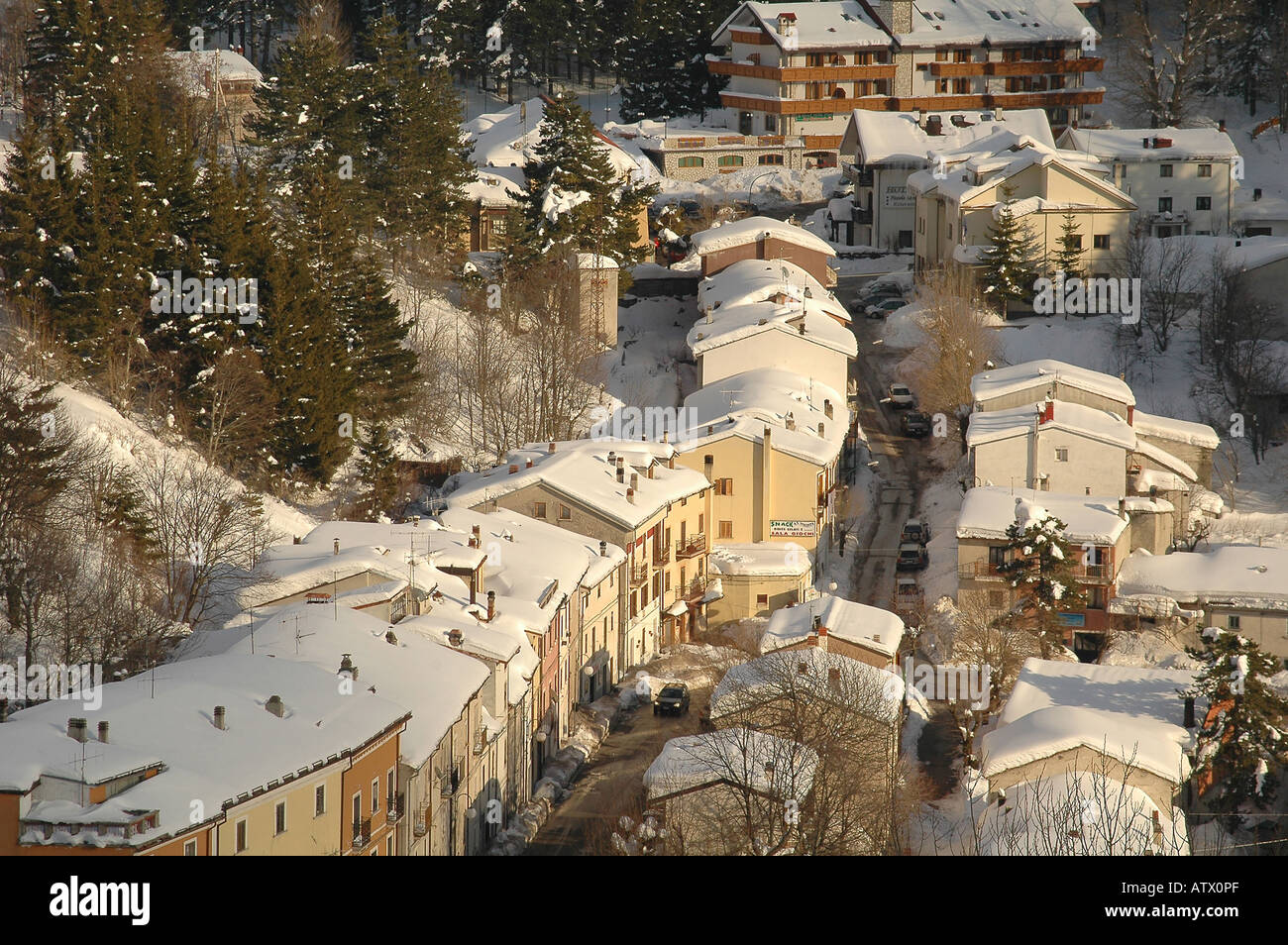 Snow ovindoli abruzzo italy hi-res stock photography and images - Alamy