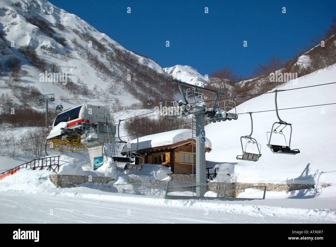 Snow ovindoli abruzzo italy hi-res stock photography and images - Alamy