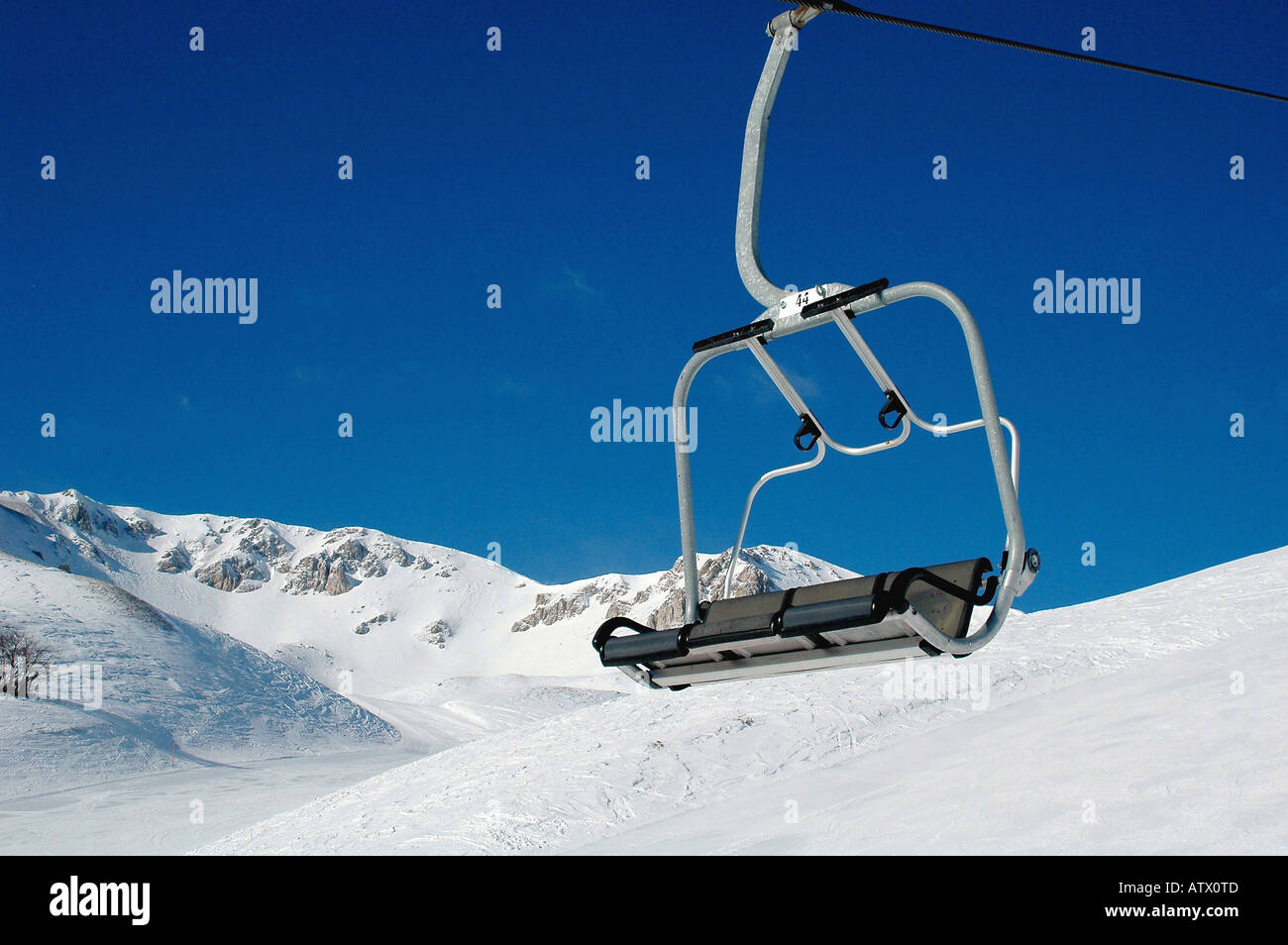 Snow ovindoli abruzzo italy hi-res stock photography and images - Alamy