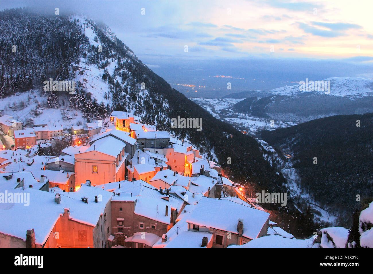 Snow ovindoli abruzzo italy hi-res stock photography and images - Alamy