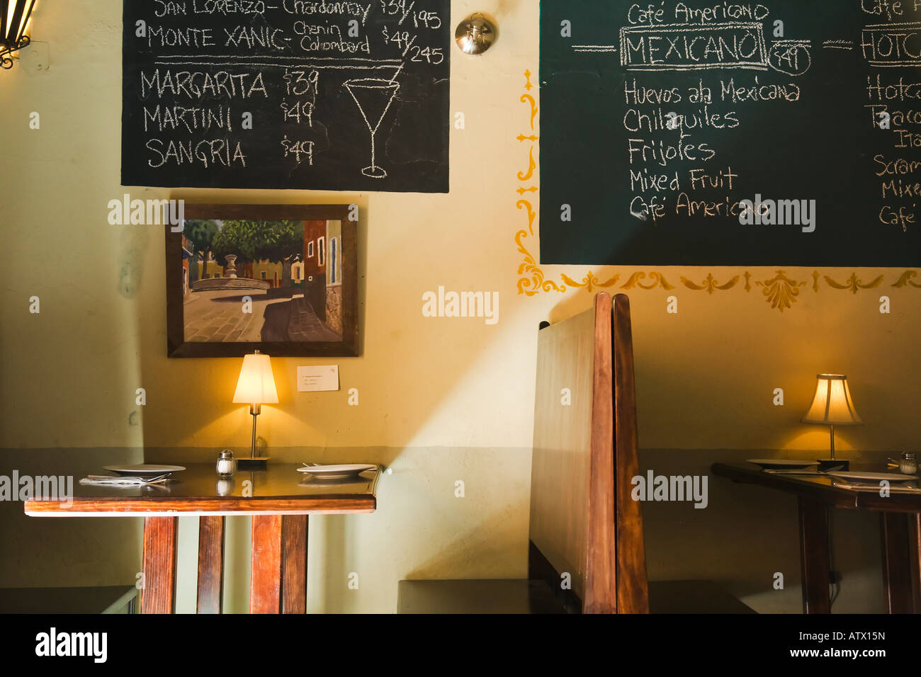 Empty restaurant booth hi-res stock photography and images - Alamy