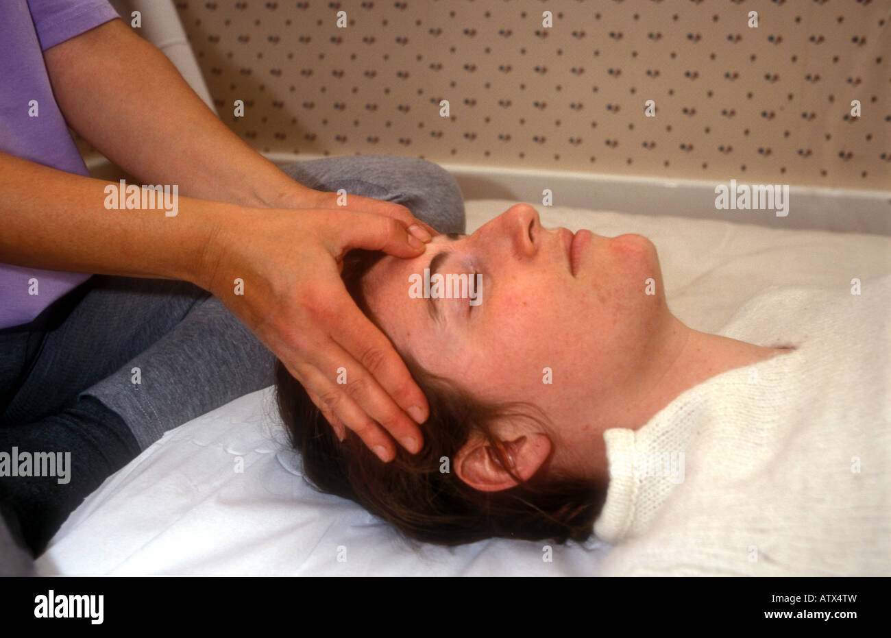 Shiatsu treatment session Stock Photo - Alamy