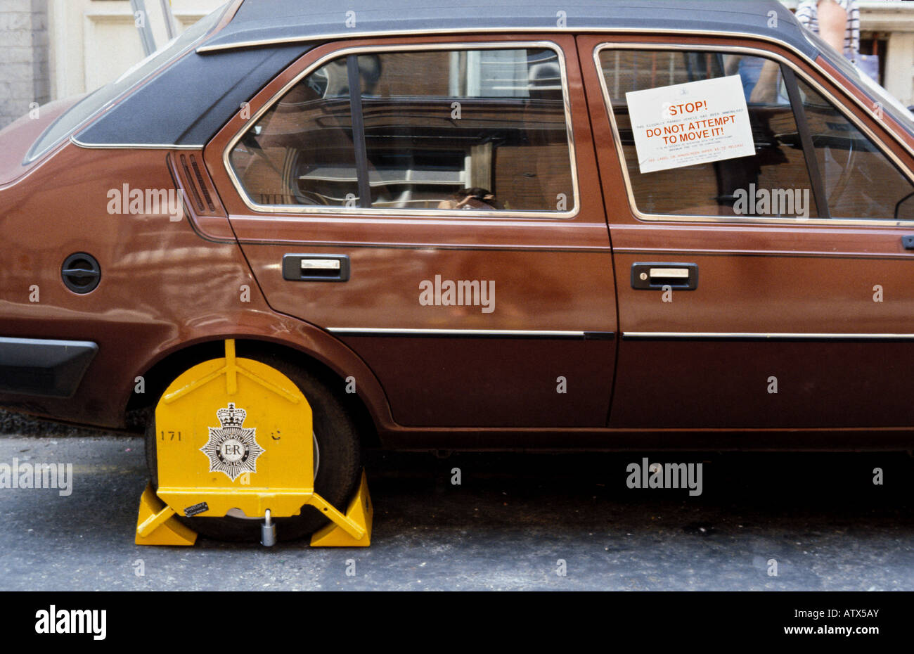 Parked car clamping uk hi-res stock photography and images - Alamy