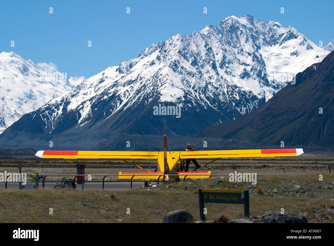 Mount cook airport hi-res stock photography and images - Alamy