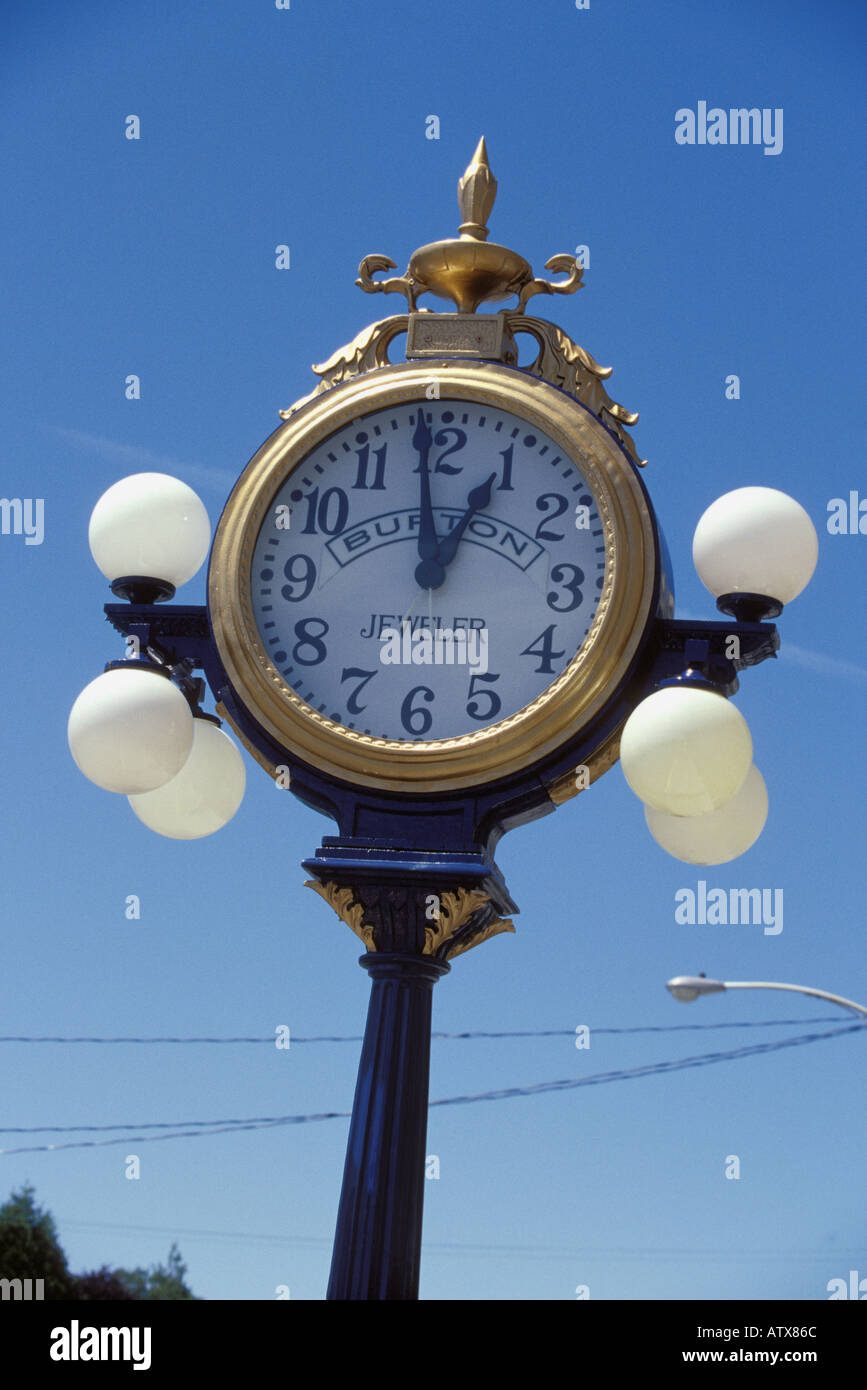 Decorative antique clock hi-res stock photography and images - Alamy