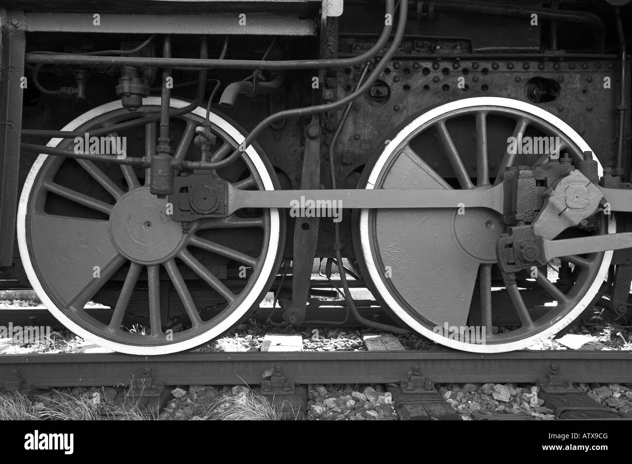 Steam engine steel wheels and propulsion mechanism Stock Photo - Alamy