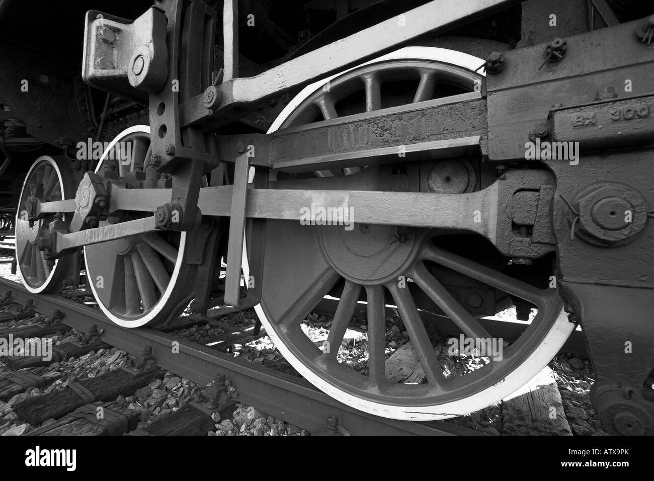 Steam engine steel wheels and propulsion mechanism Stock Photo - Alamy