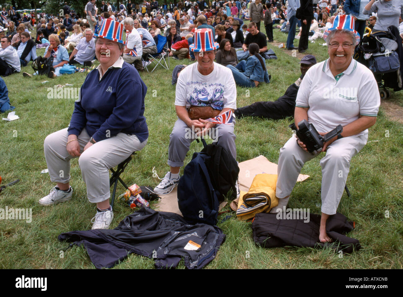 LONDON JUNE 3 The Queen s Golden Jubilee Celebrations in Green Park ...