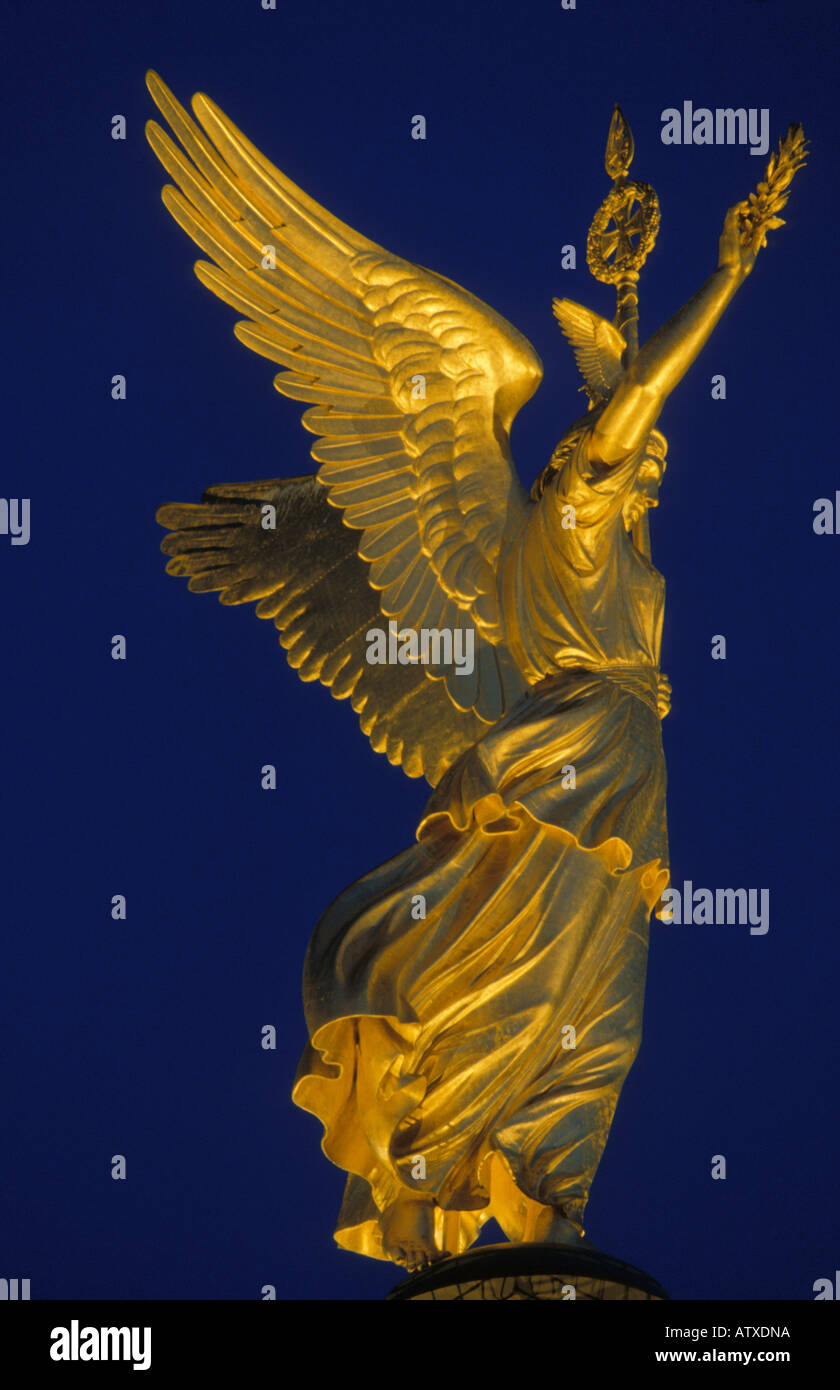 Berlin. Siegessaeule. Goldelse by night Stock Photo - Alamy