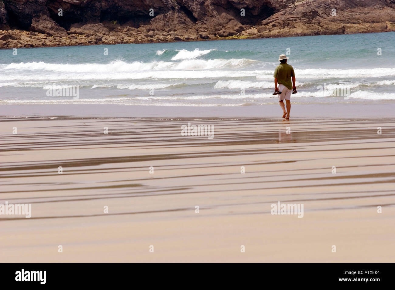 Walking the seashore hi-res stock photography and images - Alamy