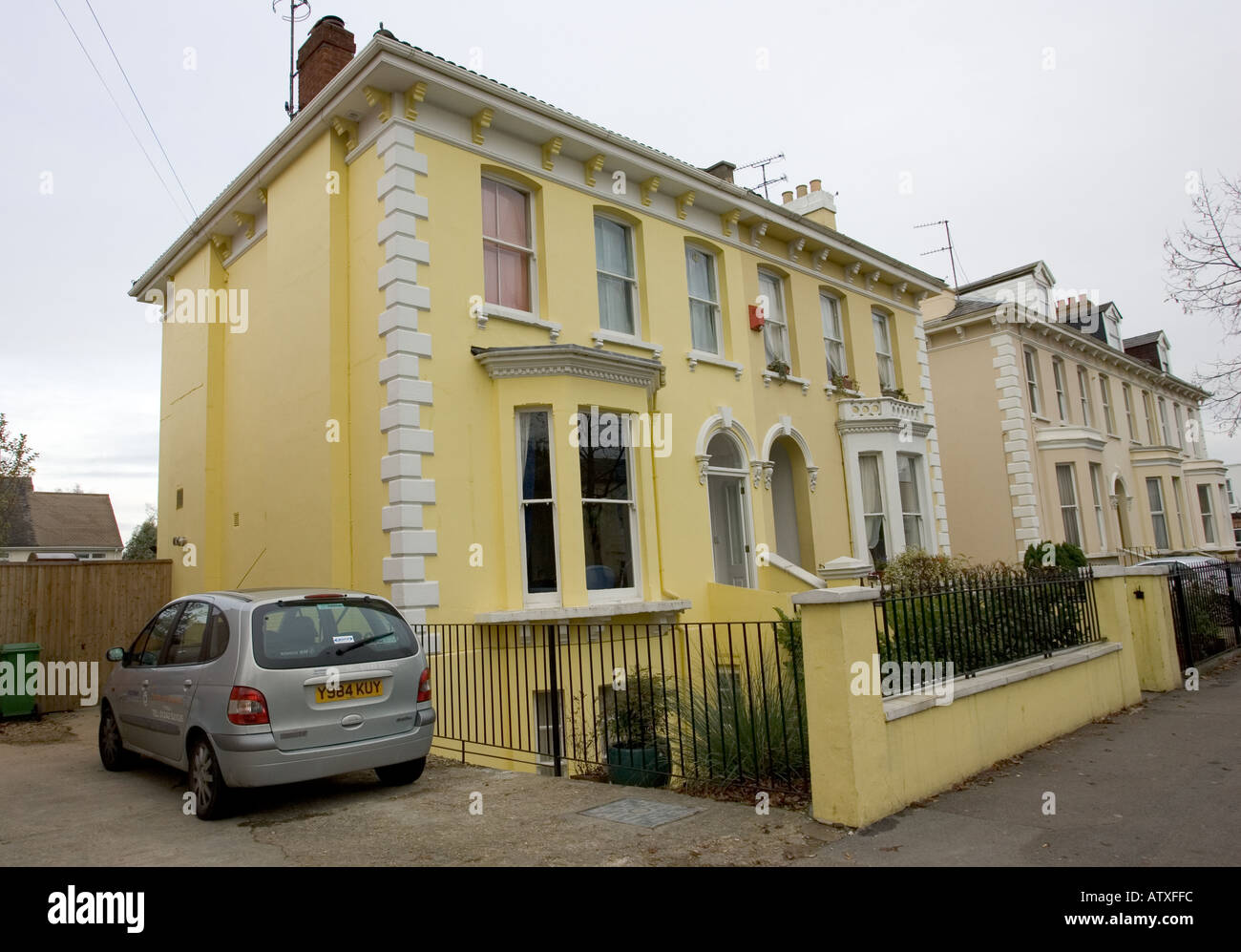 Semi detached victorian houses hi-res stock photography and images - Alamy