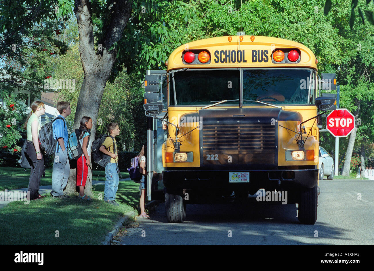 Children loading a school bus Stock Photo - Alamy