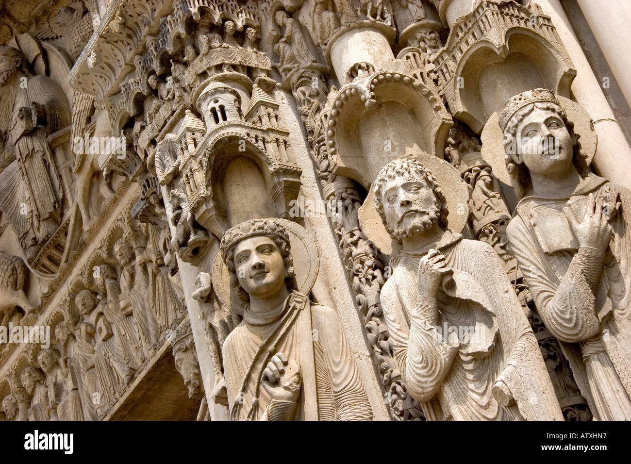 Chartres cathedral sculpture hi-res stock photography and images - Alamy