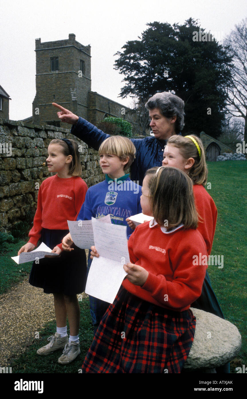 School field primary children uk hi-res stock photography and images ...