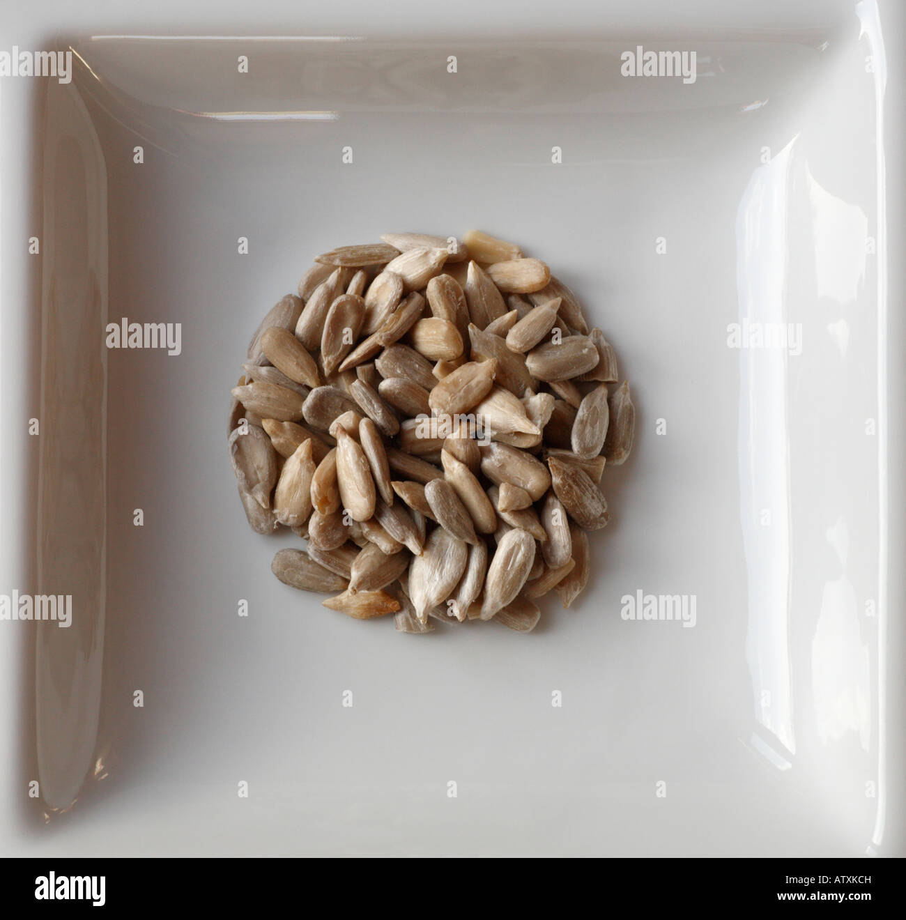 White ceramic dish hi-res stock photography and images - Alamy