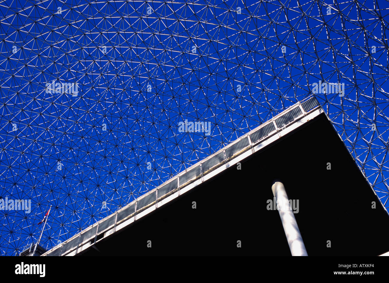 Curvy architecture metal hi-res stock photography and images - Alamy