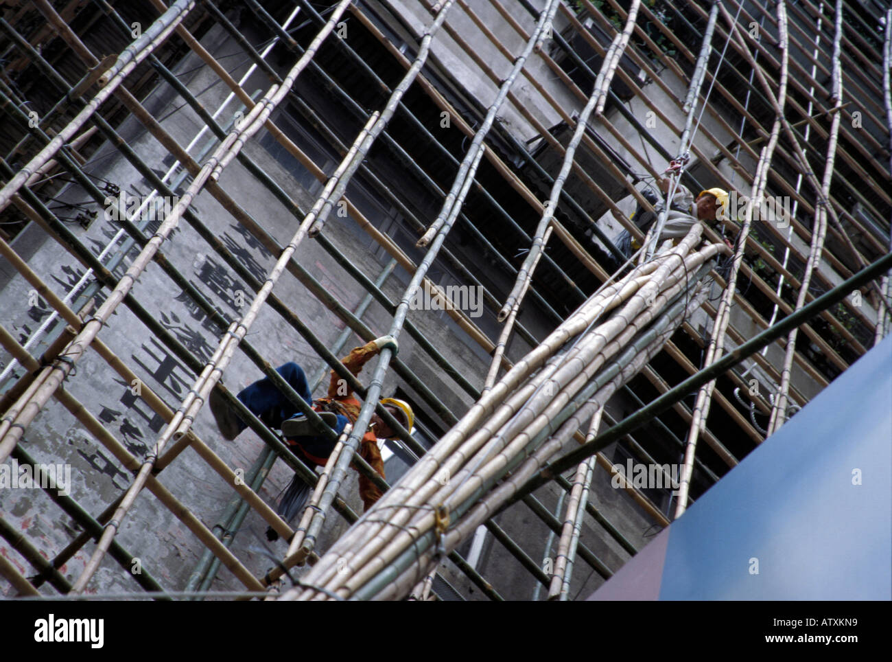 Shanghai bamboo scaffolding hi-res stock photography and images - Alamy