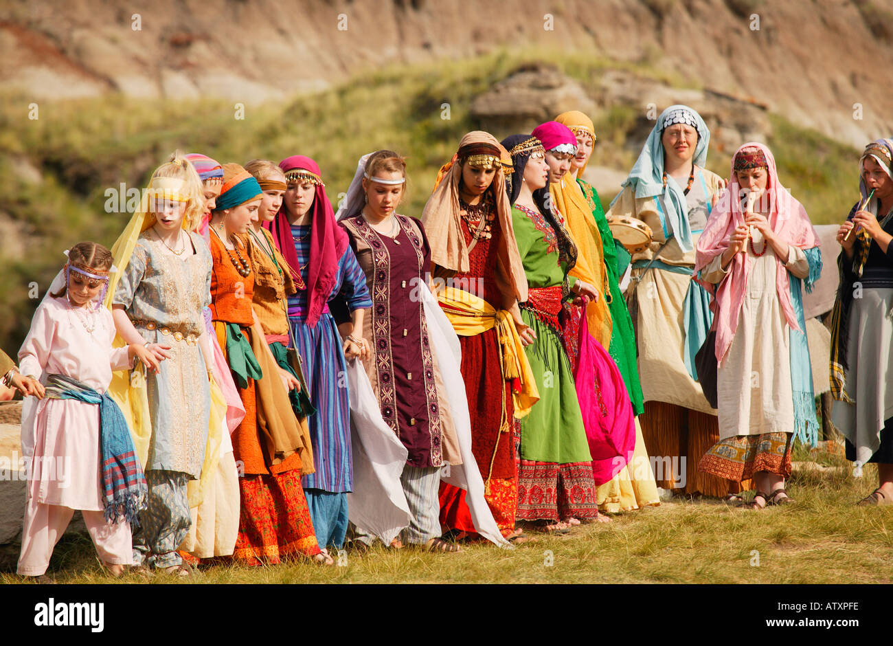 Jewish women dancing hi-res stock photography and images - Alamy