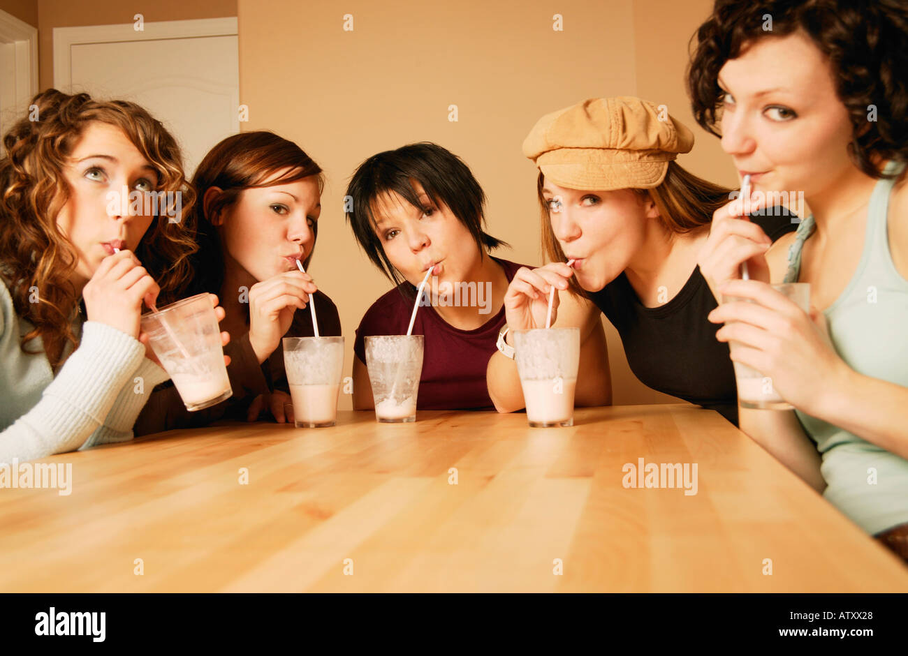 Group friends drinking milkshakes hi-res stock photography and images ...