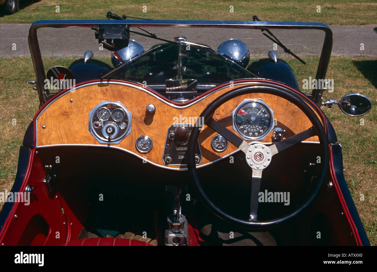 Classic mg car dashboard hi-res stock photography and images - Alamy