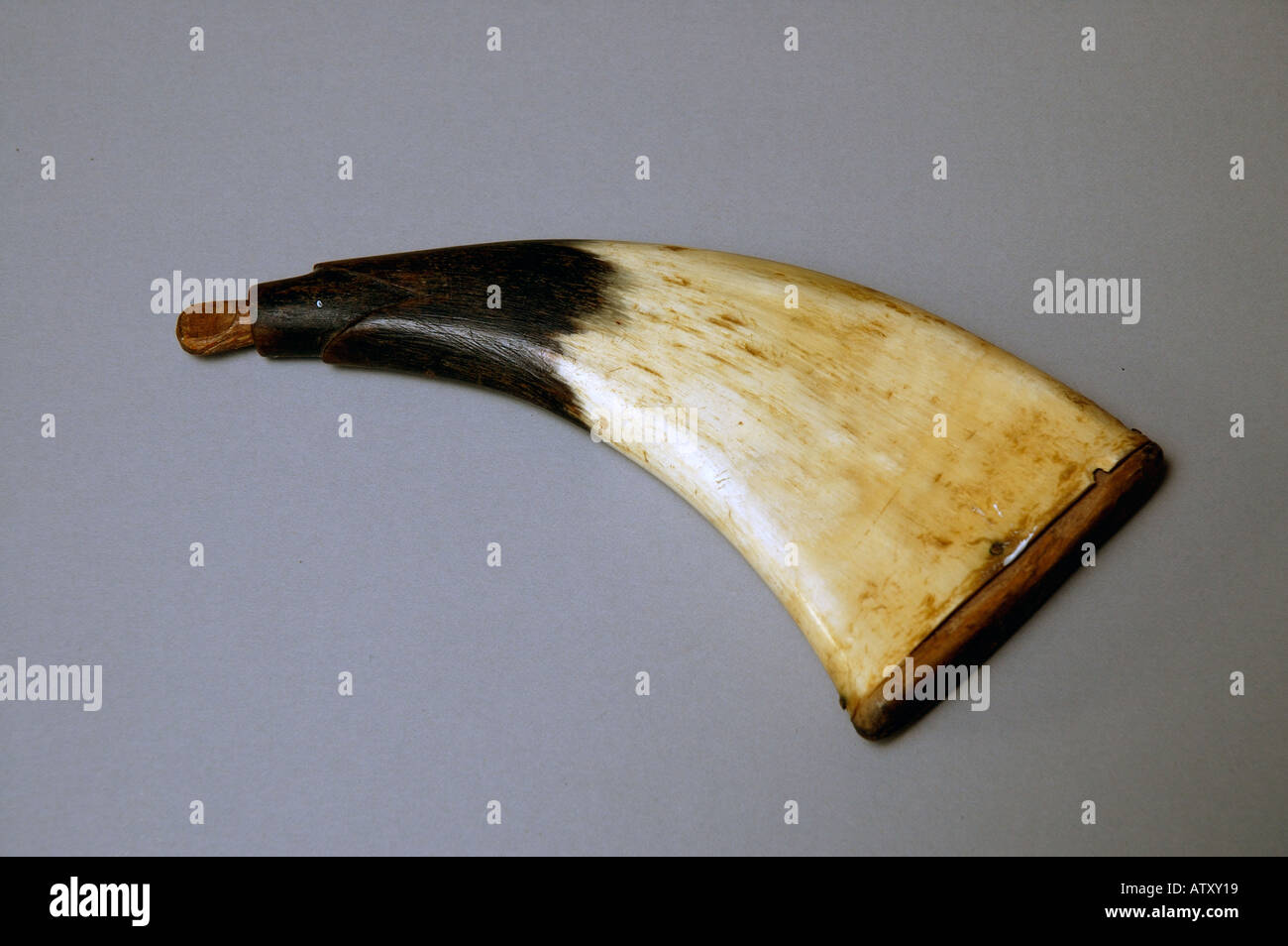 Horn powder flask hi-res stock photography and images - Alamy