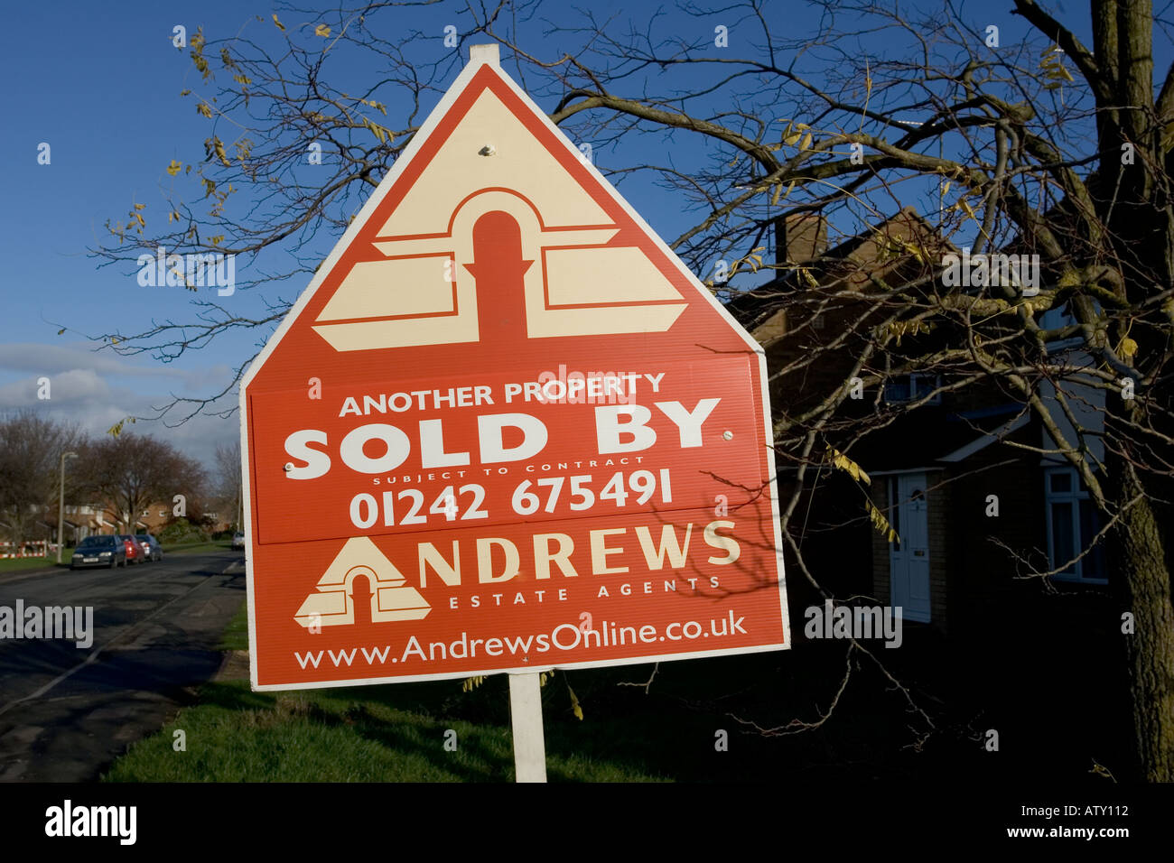 Estate agents notice board hi-res stock photography and images - Alamy